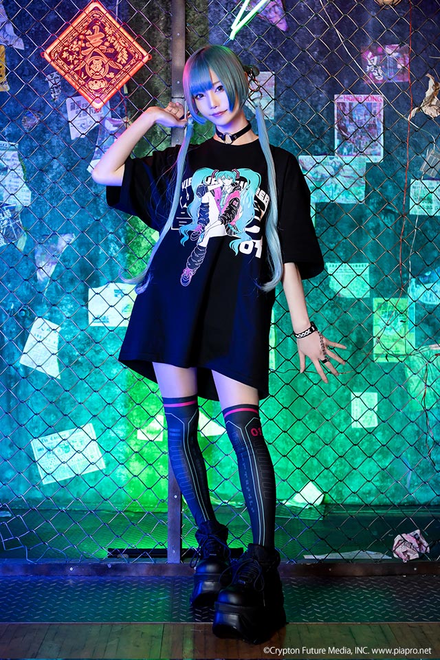 Listen Flavor x Hatsune Miku t-shirt – Grumpy Bunny