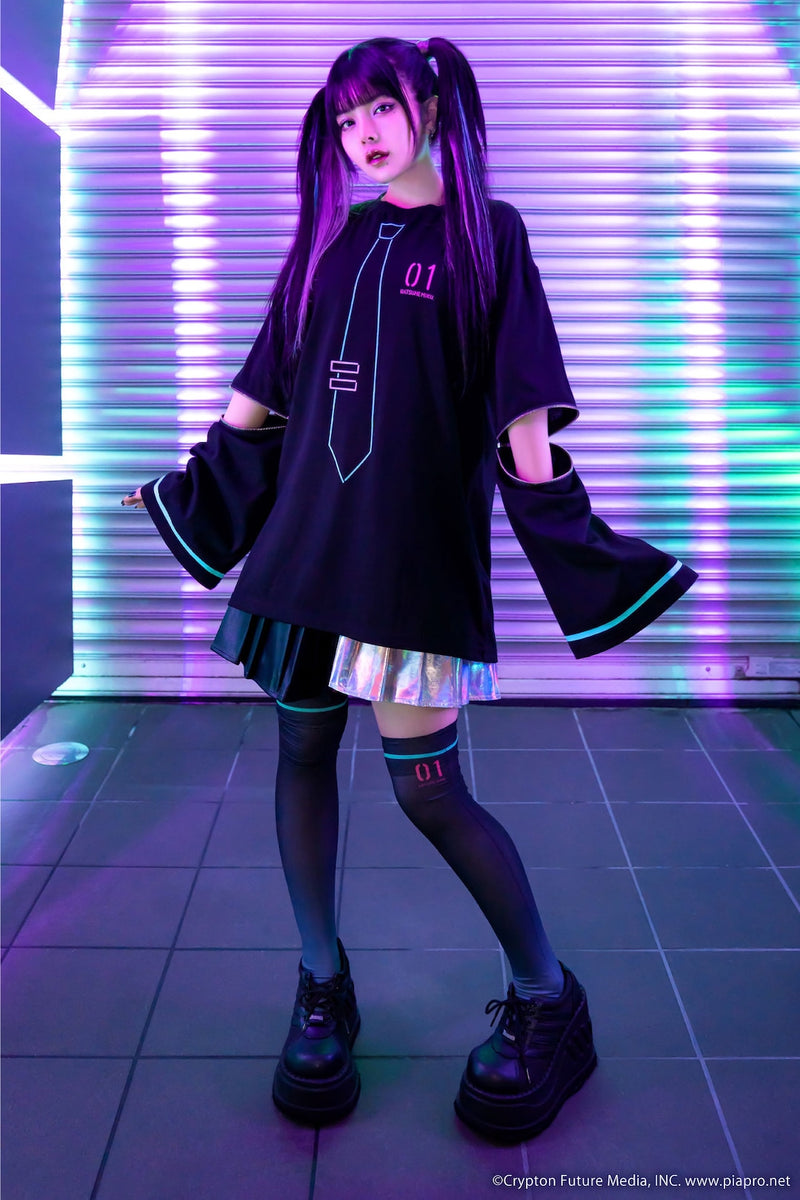 Listen Flavor Hatsune Miku zip top – Grumpy Bunny